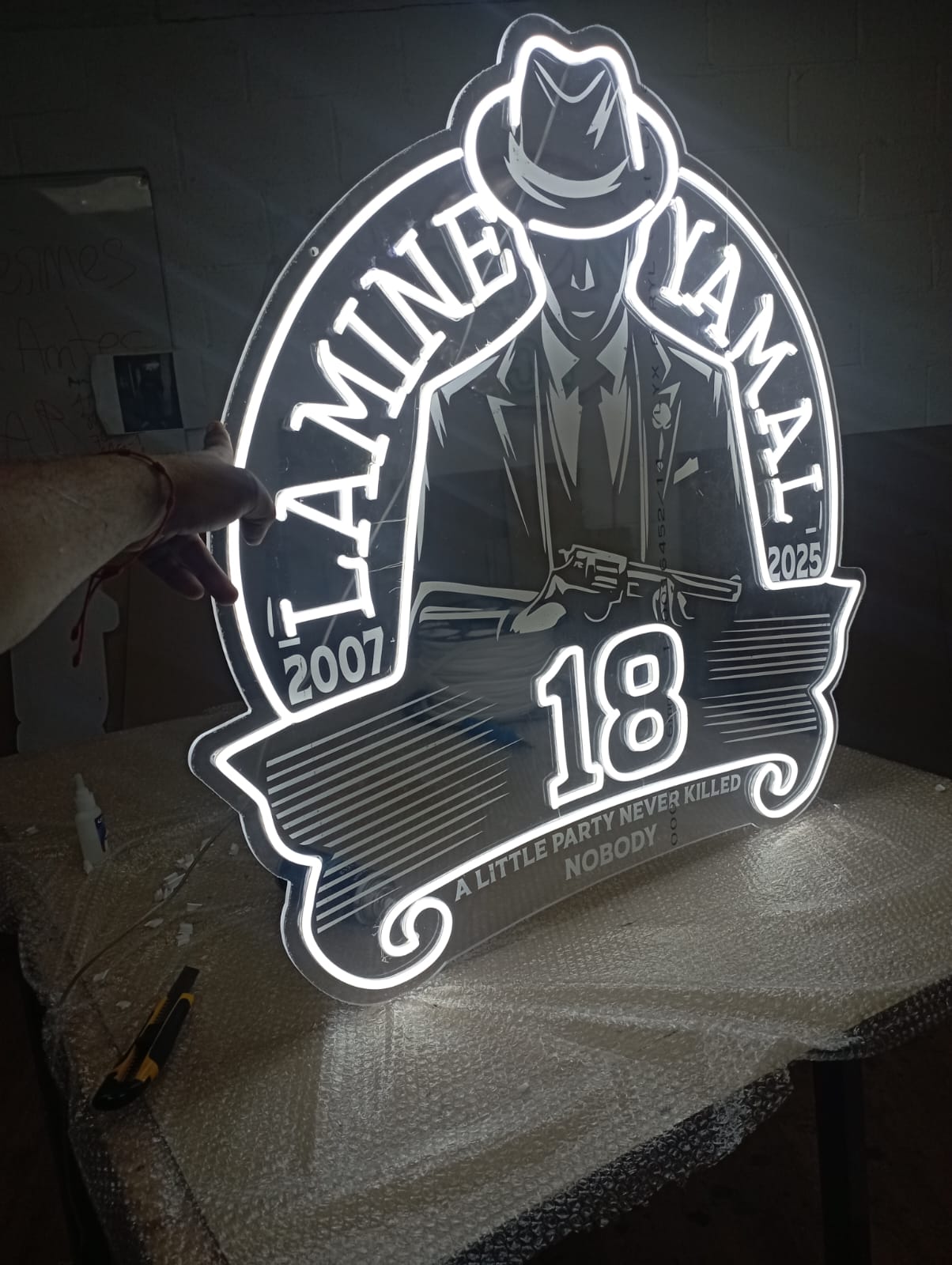 Nuestra Nueva propuesta Económica: Carteles Neón con Vinilo de Corte ...